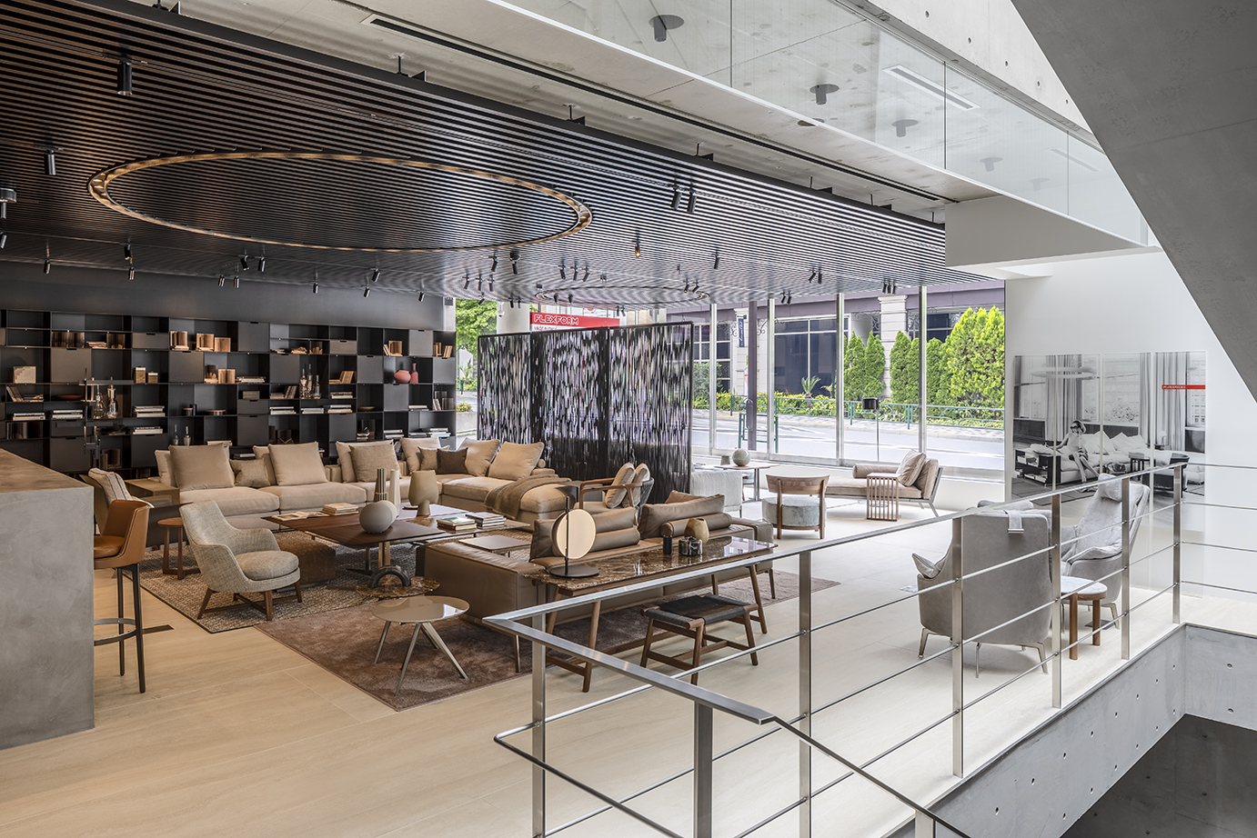 FLEXFORM TOKYO世界最大級のフラッグシップストアを南青山にオープン | LUX-BLO（ラグブロ。）